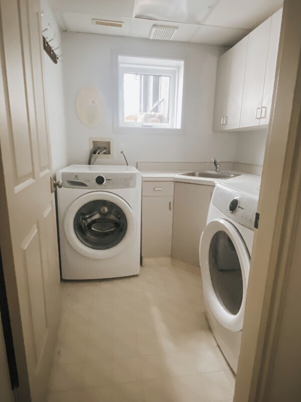 Our Kin Guest Suite In Heart Of Salmon Arm. Pet Friendly! - Salmon Arm