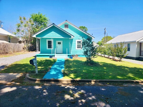Charming 2-bedroom Cottage With Wifi, Ac In Adorable Guntersville - Guntersville, AL