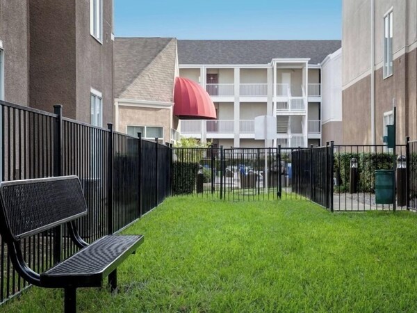 Construction Stays With Parking & Pool, Free Breakfast, Near Major Work Sites! - Irving, TX