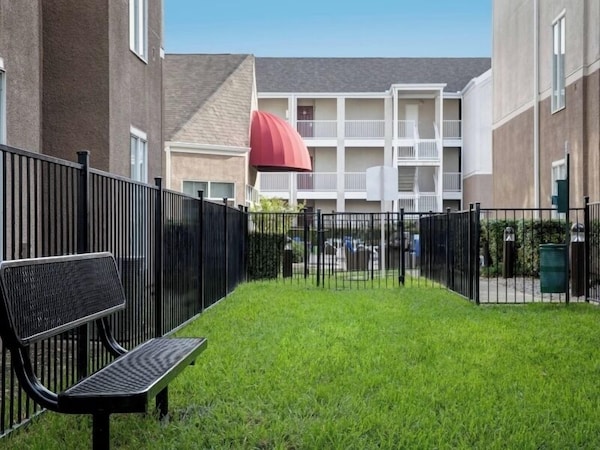 Construction Stays With Parking & Pool, Free Breakfast, Near Major Work Sites! - Irving, TX