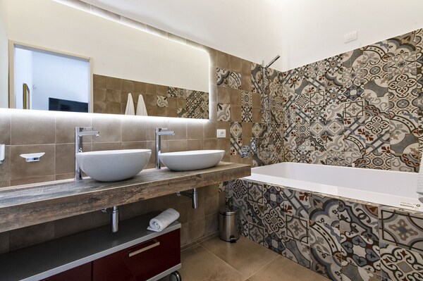 Suite With Hot Tub In Palazzo San Lazzaro - Lecce Selection - Lecce