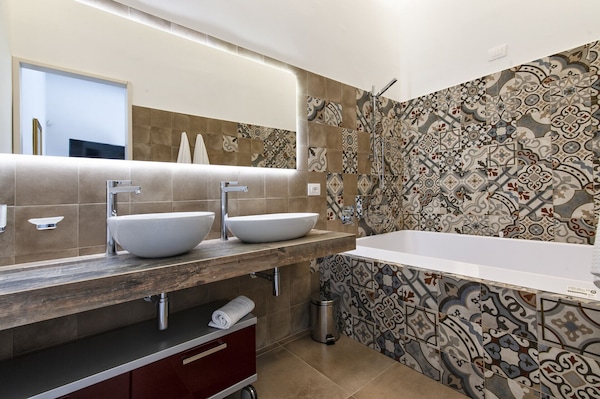 Suite With Hot Tub In Palazzo San Lazzaro - Lecce Selection - Lecce