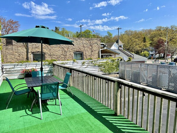 Downtown | Roof Deck | Fireplace - Saugatuck, MI