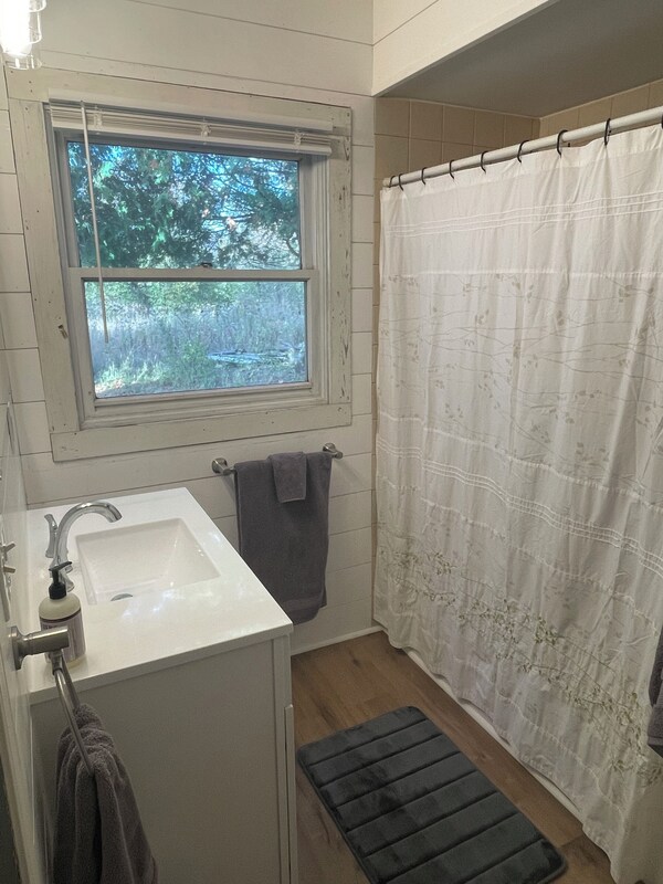 Serene 40-acre Farmhouse Retreat In Crystal Falls, Mi - Bewabic State Park, Crystal Falls