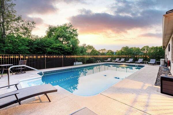 Blissful Mountain Getaway - Hamburg, PA
