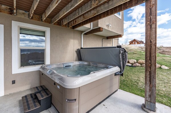 Private Hot Tub-game Room-views-theater-sleeps 31 - Garden, UT