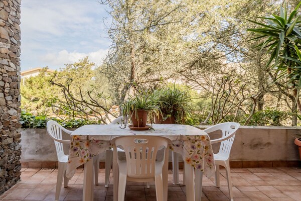 Bright Apt Near La Pelosa Beach, Wifi & Parking! - Stintino