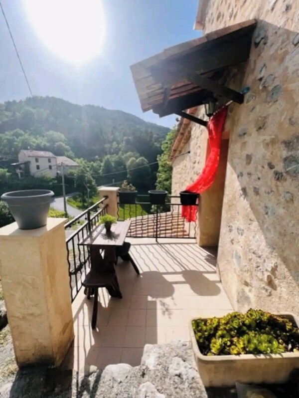 Country House In Provencal Village - Alpes-de-Haute-Provence