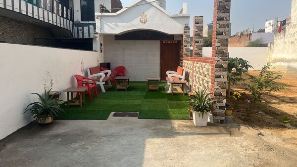 2-bedroom Villa In Welcoming Faridabad With Wifi, Ac, Badminton Court Within. - Faridabad