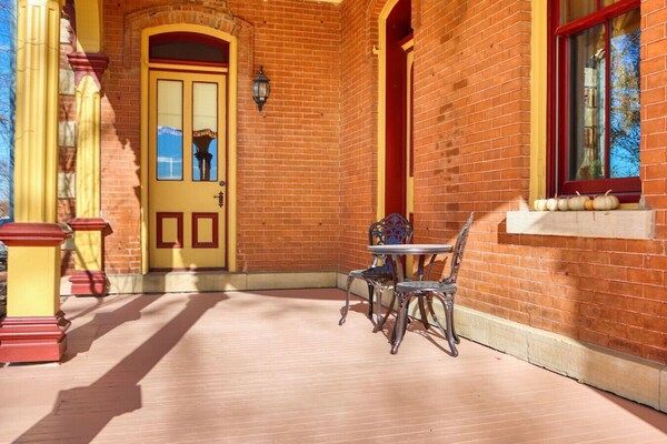Pella Mansion Est. 1871 - Beacon, IA