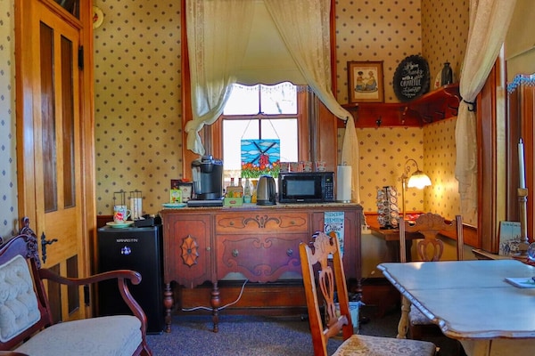 The Bicycle Suite At Pella Mansion - Iowa