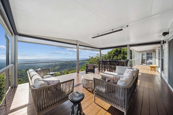 Flaxton Garden Home With Spectacular Coastal Views - Mapleton