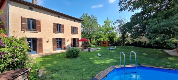 Le Grenier Du Chêne, Gite Familial Entre Bresse Et Bourgogne, 12 à 15 Personnes - Ain