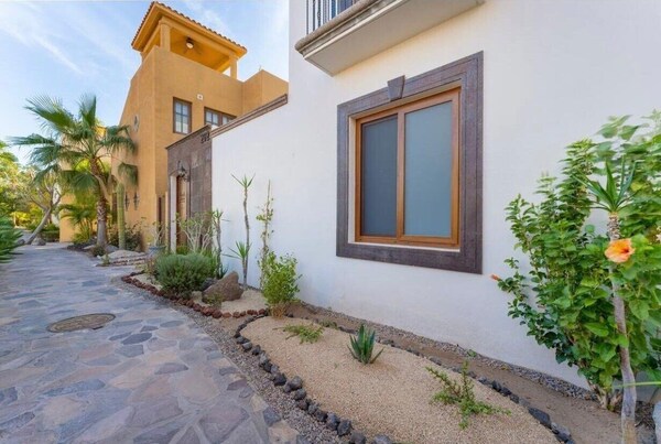 Charming, Modern And Spacious 3-bedroom House - Loreto