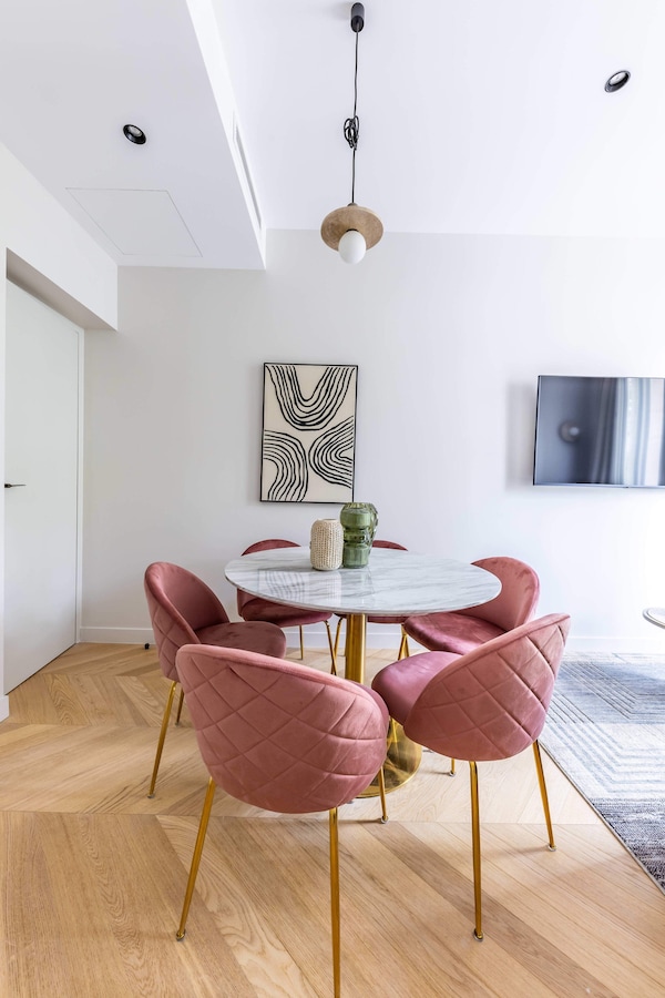Marais - 2 Bedrooms In Paris - Paris