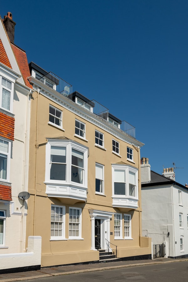 3 Manor House -  An Apartment That Sleeps 4 Guests  In 2 Bedrooms - Dartmouth
