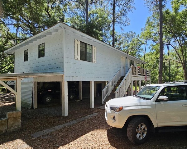 Blue Sky Stiltshouse In A Secluded Forest. - Ocala, FL
