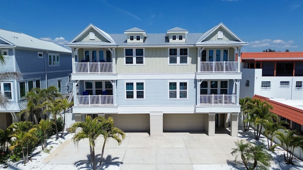 ⭐Short Walk To Beach-awesome Outdoor Space-redington Beach Townhouse 16305⭐ - Redington Beach, FL