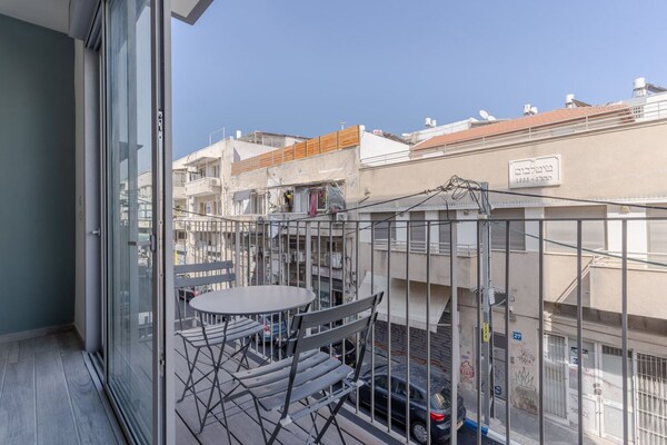 Blueground | Florentine, Bright, 2 Balconies (Tlv-14) - Tel Aviv
