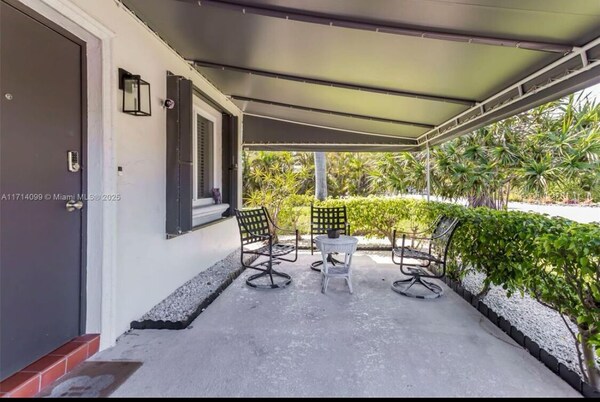 Charming 2-bedroom Chalet With Wifi And Ac In Wonderful Lauderdale-by-the-sea - Pompano Beach, FL