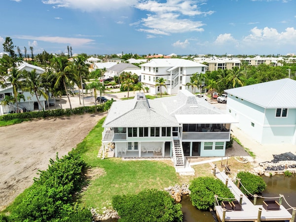 Newly Updated Top-floor Unit At Dolphin Bay With Stunning Bay Views. - Fort Myers Beach, FL