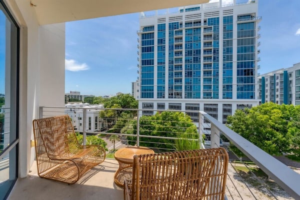 Beautiful Downtown Condo 1/1 - Maitland, FL