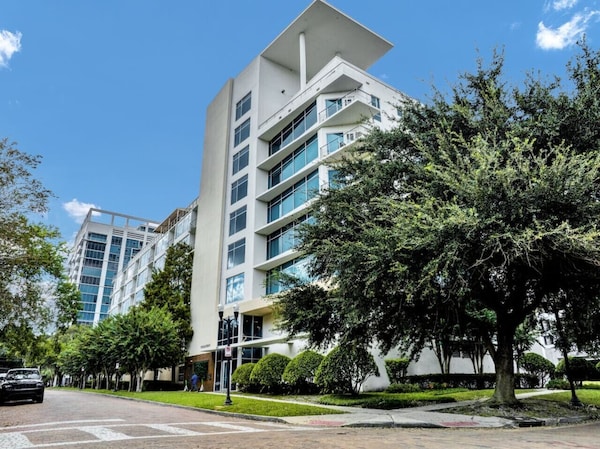 Luxurious 2/2 Downtown Apartment - Maitland, FL