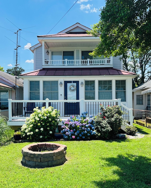 Waterfront Cottage W/ Private Pier & Beach ~ Lil' Paradise On The Potomac - Colonial Beach