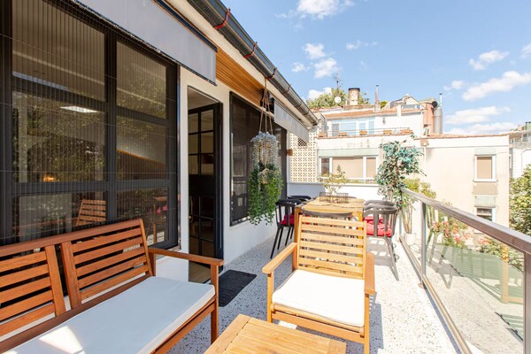 Modern Couples Attic Apt W/ Terrace Near Coffeeshop - Sarıyer