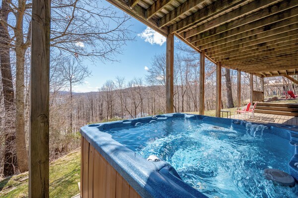 New! Cameron Station: Dogs Ok, Hot Tub, Lake Access, Pool Table, A/c! - Deep Creek Lake, MD