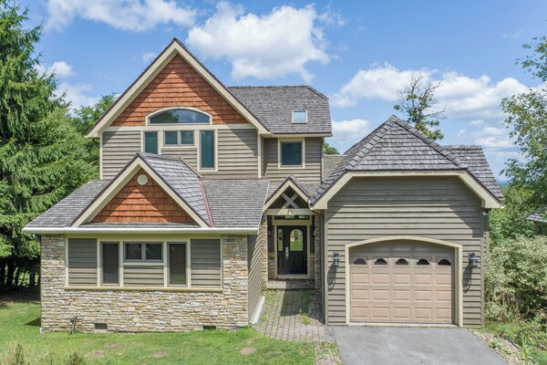 New! Bear Ridge Resort: Lake Area, Fireplace, Hot Tub! - Deep Creek Lake, MD