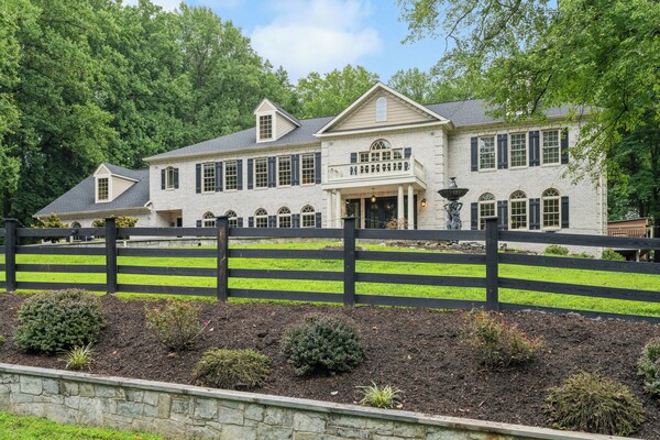 Elegant Georgian Mansion In Potomac Maryland, Family House - Rockville, MD