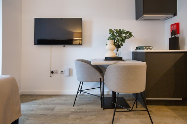 Elegant Manchester Studio - Piccadilly Station - Manchester