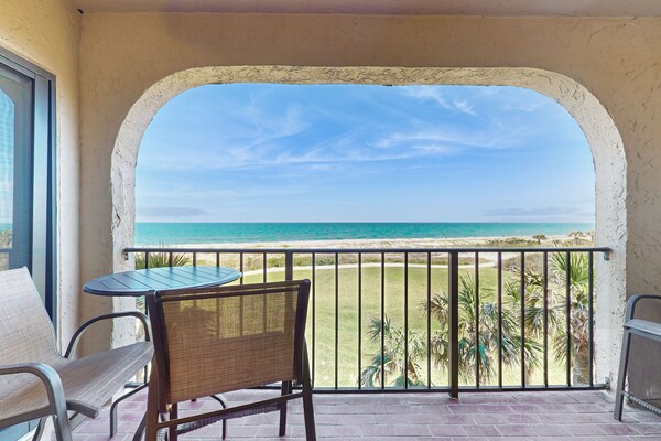 Oceanfront Condo With Panoramic Views, Shared Pool, And  Private Washer & Dryer - Jacksonville