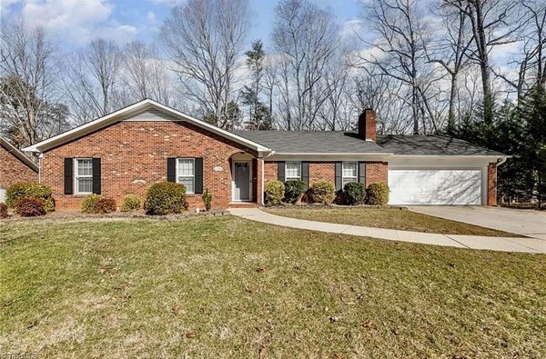 Charming And Cozy 3-bedroom House, 2 Full Bathrooms In High Point Close To Hpu - Thomasville, NC