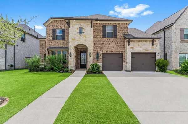 Luxury Retreat W/ Pool & Spa - Katy, TX