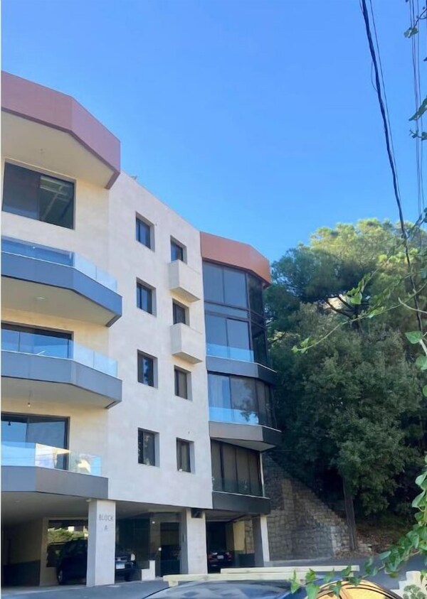 1-br Broumana Refuge - 24/7 Power - Beirut