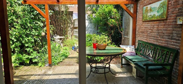 Charming Courtyard House Near Center And Beach - Monster