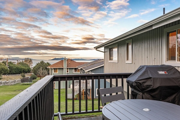 Sauna, Beach, Sunset, Game Room, Peace And Quiet, Fun! - Oak Harbor, WA