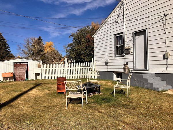 Cozy European Cafe Style Downstairs Full Apt. - 1 Block To Uw - No Smkg, No Pets - Laramie, WY