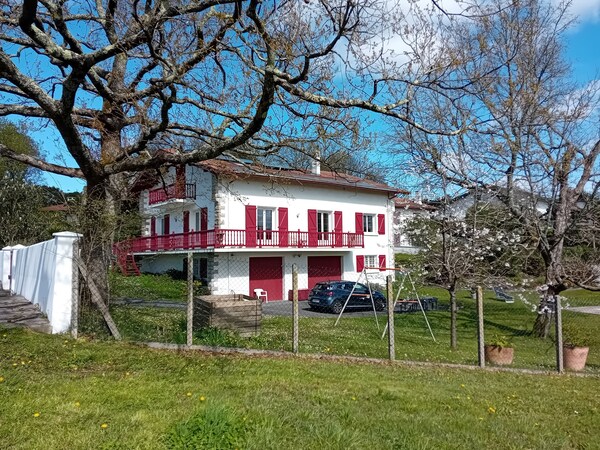 House 3bed, 2bath, Heated Pool, Bayonne, Beaches, Surfing, Hiking In The Basque Country - Bayona, Francia