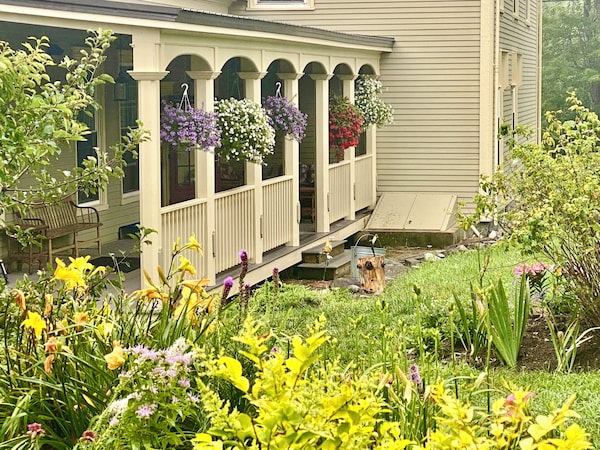 The Captain's Home: Art And History On The Coast Of Maine - Belfast, ME