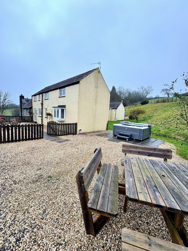 Meadow Sweet, Meadowsweet Cottage Jacuzzi Edition - Amroth