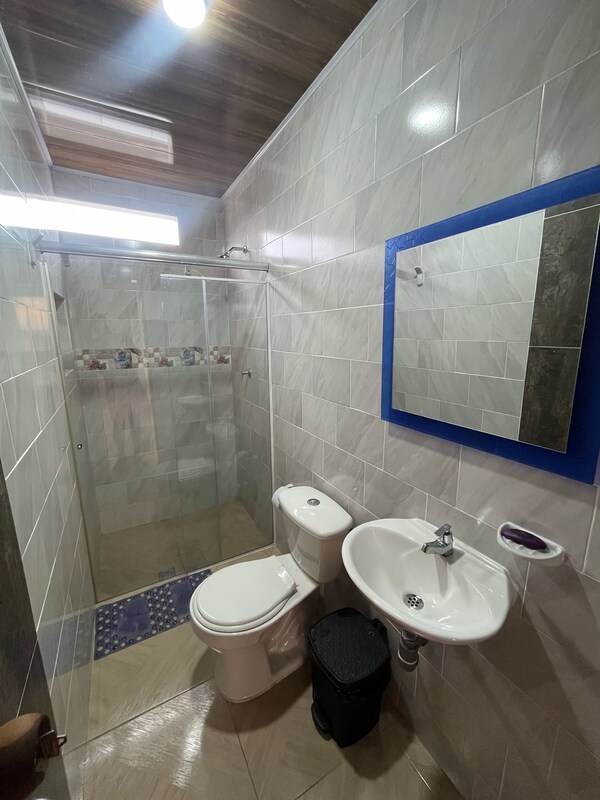 Precioso Apartamento De 2 Dormitorios  Wifi Amplio Y Fresco Excelente Ubicación - Acacías