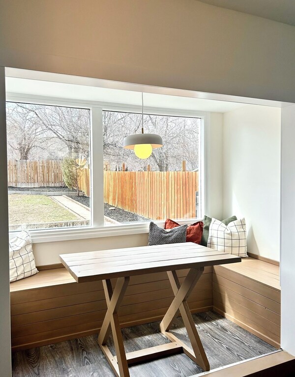 The Kode | 2 Bedroom Renovated Home - Drumheller