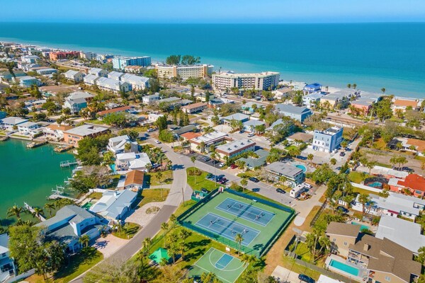 Newly Renovated Indian Rocks Beach Condo King Bed - Indian Rocks Beach, FL