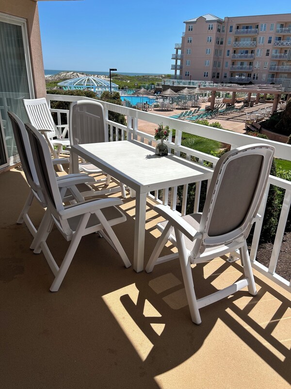 Relaxing Coastal Getaway With Pools, Private Beach & Balcony Dining - Wildwood Crest, NJ