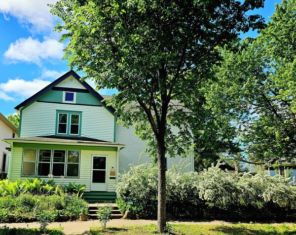 Comfy Upper-level Duplex In Pleasant Saint Paul Como Area - White Bear Lake, MN