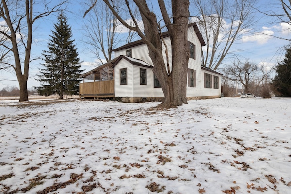 Cozy 2.5 Acres Farmhouse In Battle Creek Whit Hot Tub - Battle Creek, MI