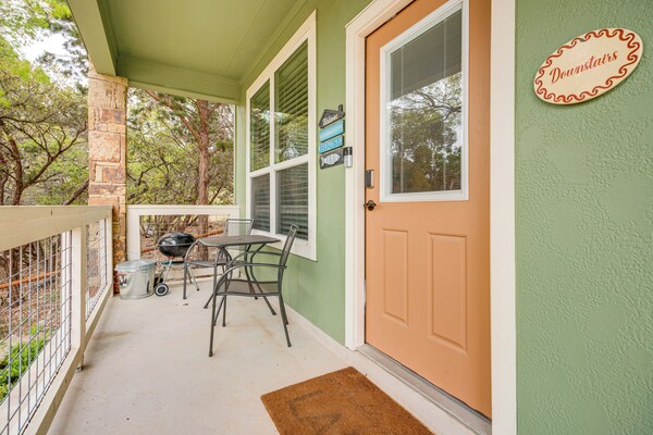 < 1 Mi To Comal Park: Peaceful Duplex W/ Yard! - Canyon Lake, TX